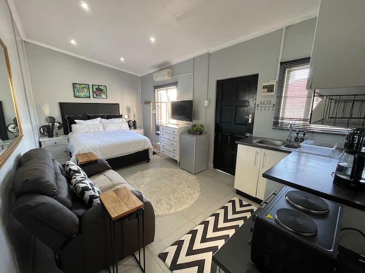 Garden View Cottage (2 Aults 1 Child Only) - Durban