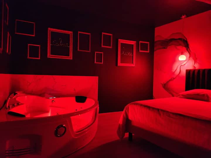 La Volupté - Love Room - Luxe Avec Jacuzzi & Sauna - Doué-la-Fontaine