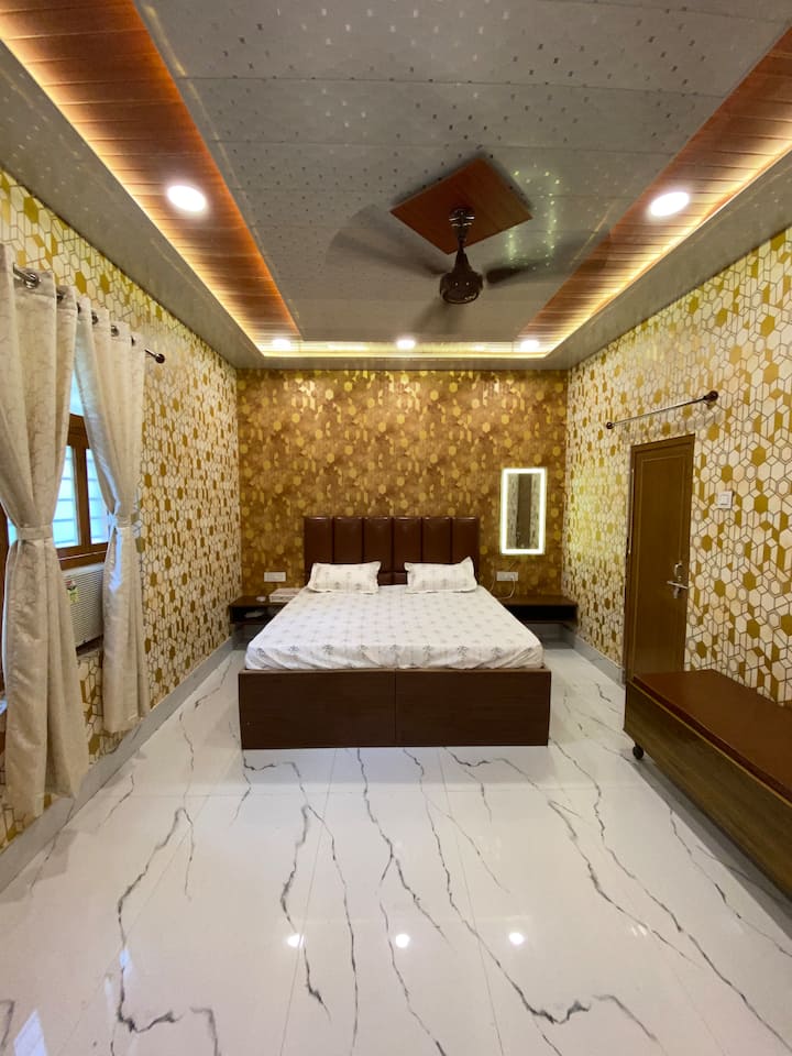 Akash Home Stay - Varanasi