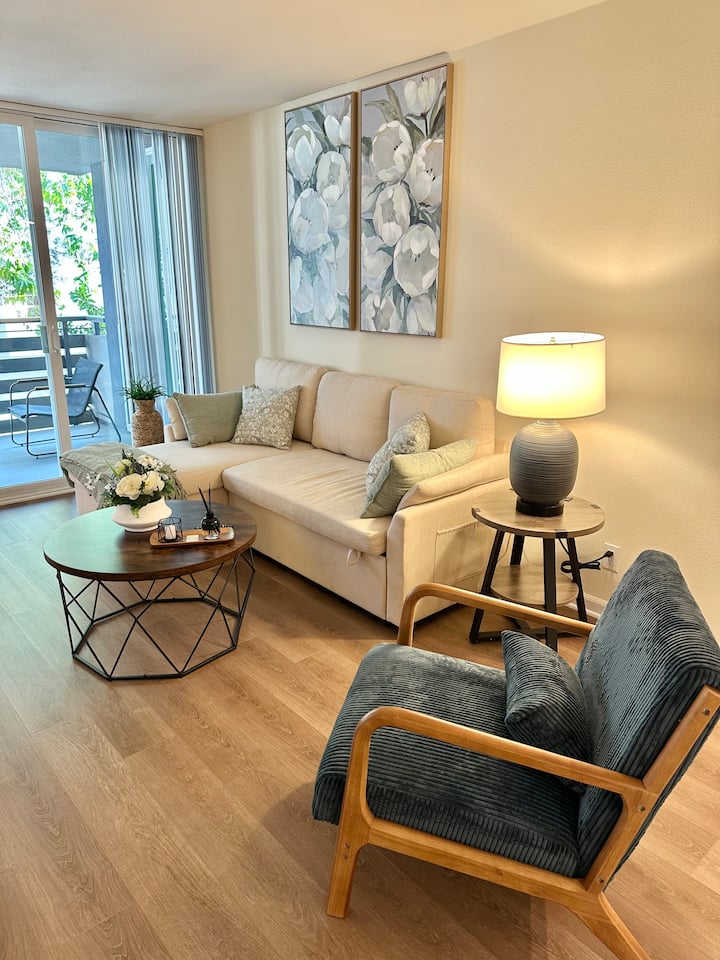 Spacious Oceanfront In Marina - Santa Monica, CA