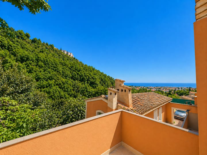 Charmant 3 Pièces Avec Terrasse, Vue Mer & Parking - Vence