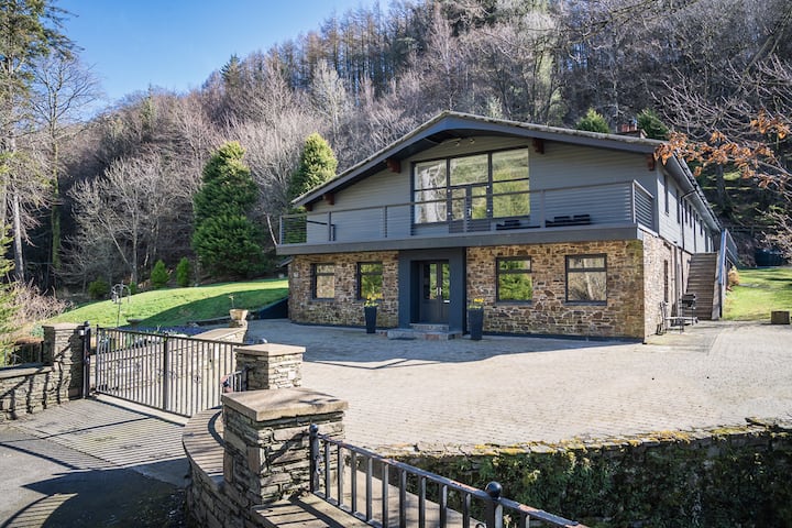 Luxury Pine Forest Getaway - 曼島