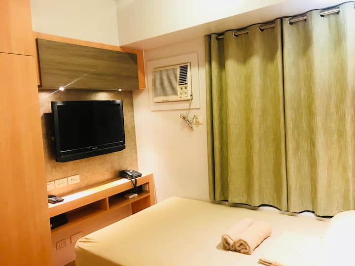 Condo Transient Makati With Netflix - Manila