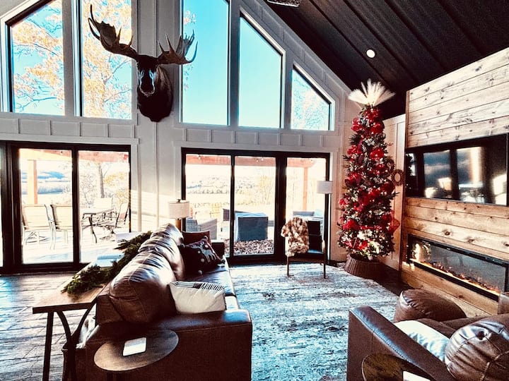 Moose Lodge- 180 Acres W/ River Access - Cuba, MO