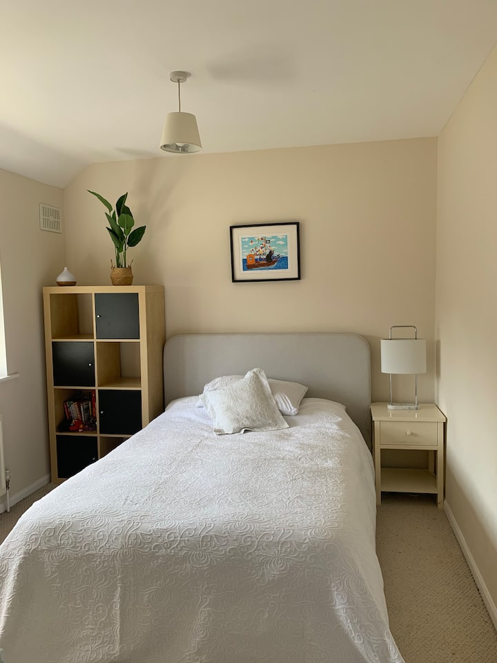 A Room In Langton Green - Tonbridge