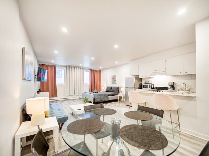 Elegant Studio Downtown Mtl - Montréal, QC