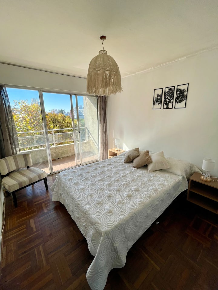 Amplio Departamento En Pocitos - Montevideo