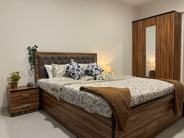 Cozy 2 Bhk In Airport Road - Mumbai