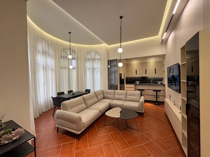 Premium 3br Villa Stay | Balcony & Parking - Tirana