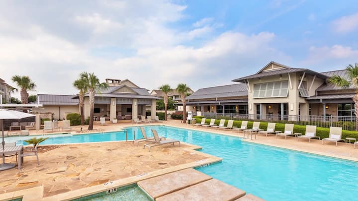 Landing | Incredible Studio, Gym, Pool - Kyle, TX