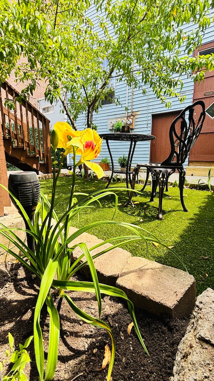 Chill 1br In Shared Coach House - Near Wicker Park - Chicago, IL