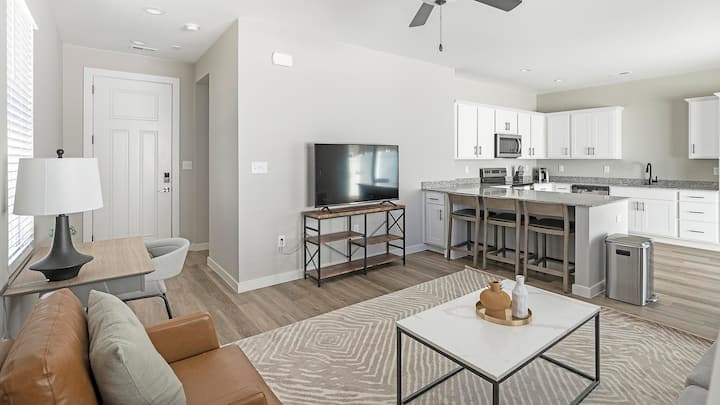 Landing | Incredible 1bd, Clubhouse, Pool - Huntsville, AL