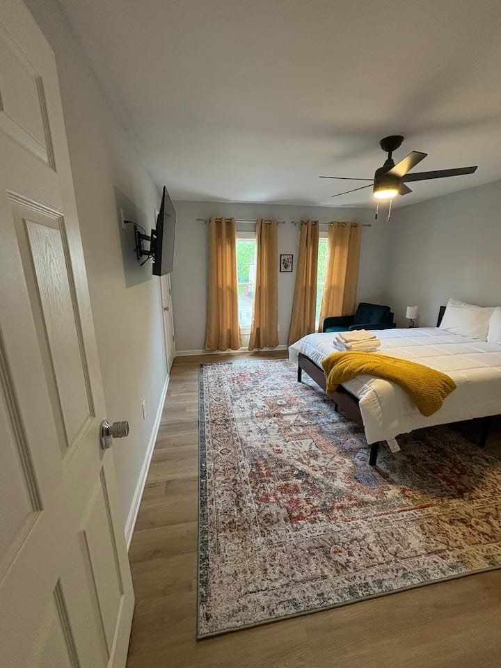 Bedroom (Walk To Cle Clinic) - Cleveland, OH
