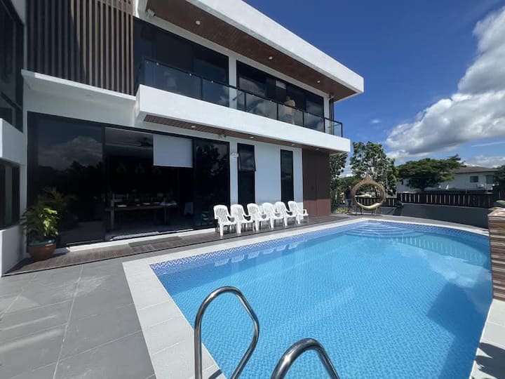 Sparkling Clean Spacious House - Laiya
