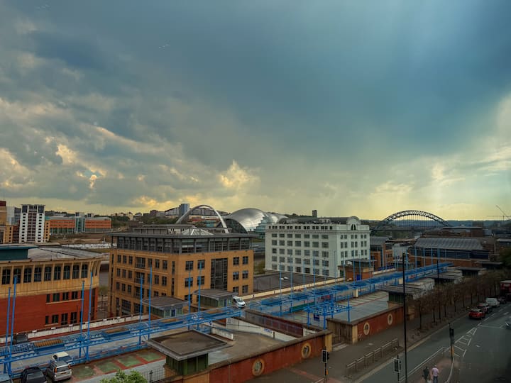 Modern 3 Bed Flat + Parking & Views - Sleeps 6 - Gateshead