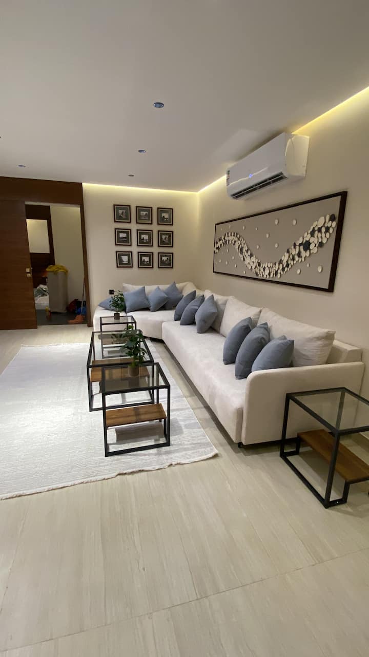 Luxury 2-bedroom Apartment In Almuruj - Saudi Arabia