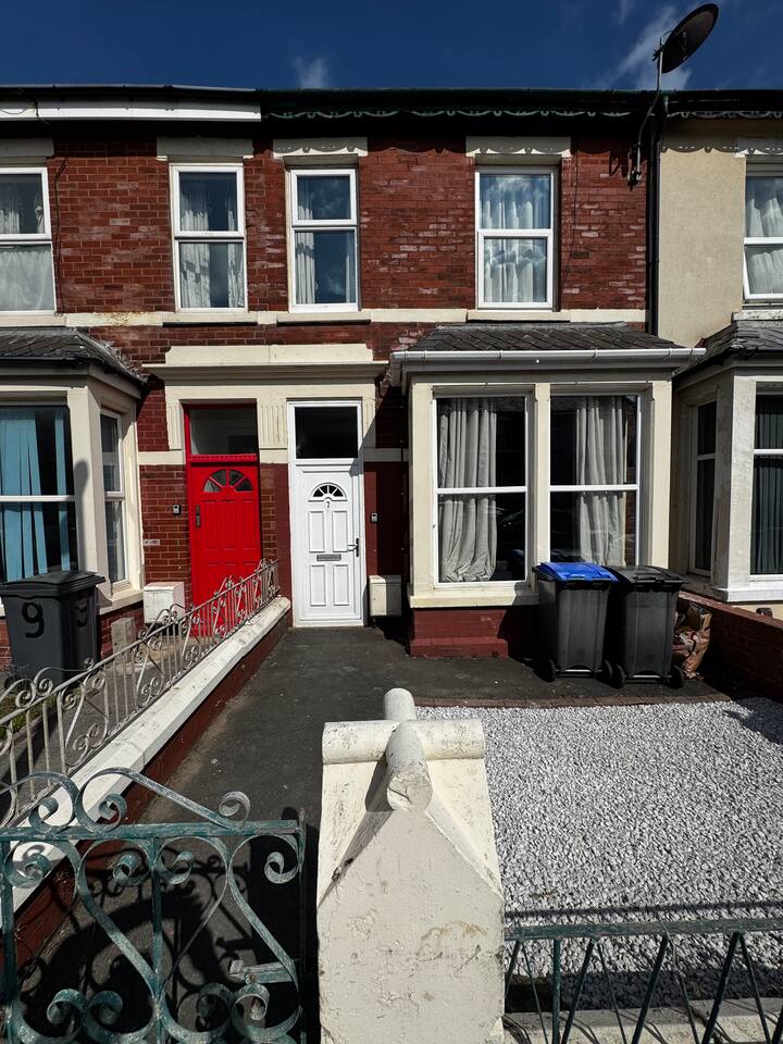 Harmony House - 3 Bed - Pets Welcome - Spacious - Blackpool