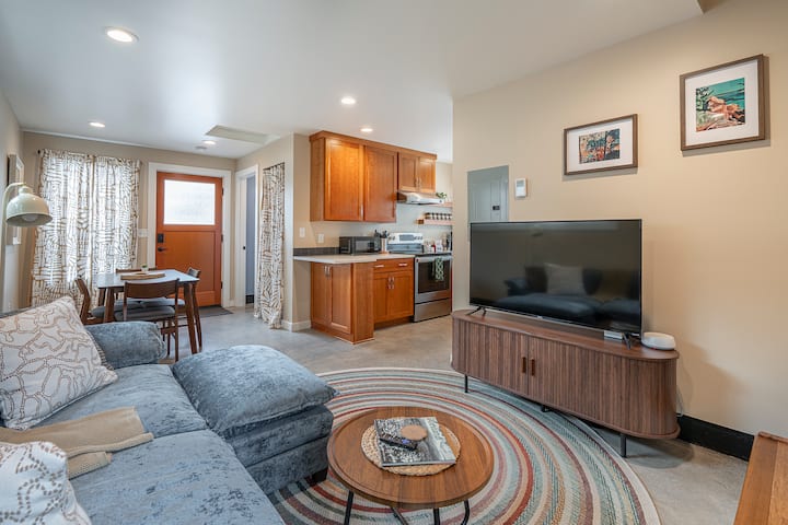 Guest House Near Hwy 99 - Beaverton, OR