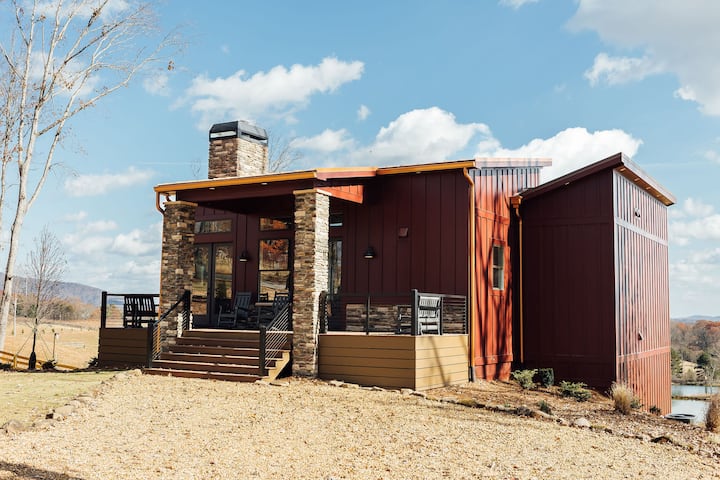 Hot Tub, Golf Simulator, Bison & Vineyard - Dahlonega, GA