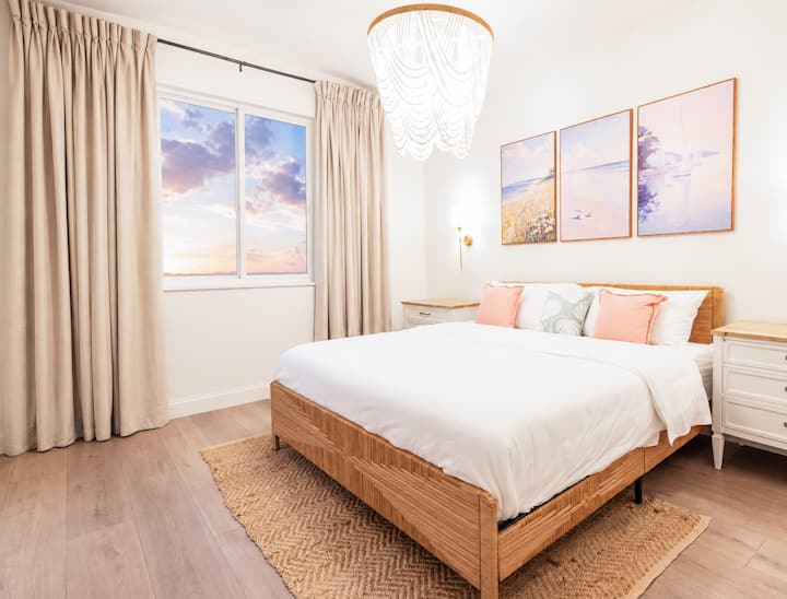 Oasis Home King Bed - Homestead, FL