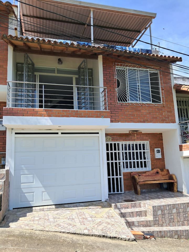 Casa Amplia A 5 Min De San Gil. - San Gil