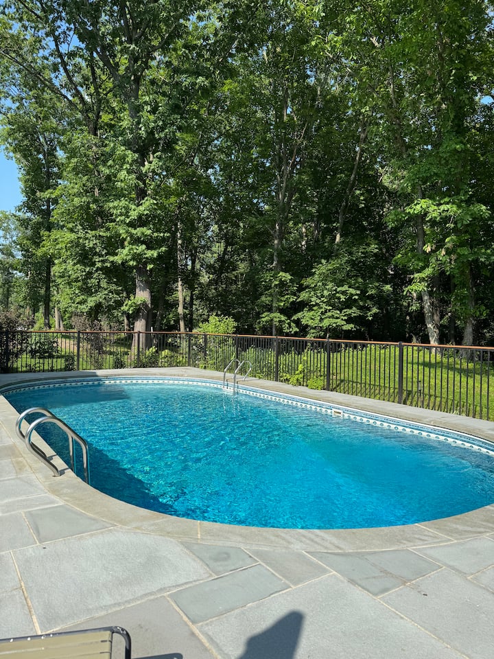 Stylish Saltwater Pool Retreat W/ Deck - 갠트