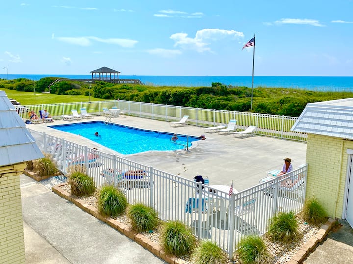 Oceanfront Condo, "Couple’s Beach Getaway" - B121 - Atlantic Beach