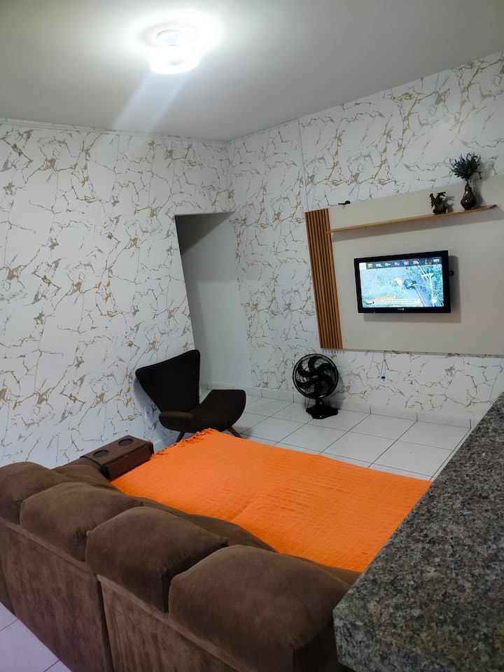 Casa 2 Quartos Ampla C/ Garagem - Goiânia