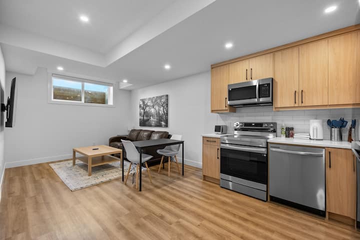 2br Suite | Kitchen & Laundry | U Of C & C-train - Calgary