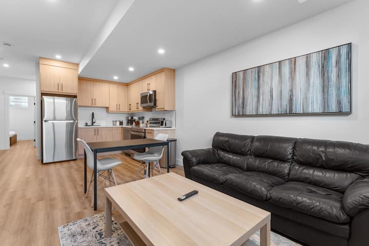 2br Suite | Kitchen & Laundry | U Of C & C-train - Calgary