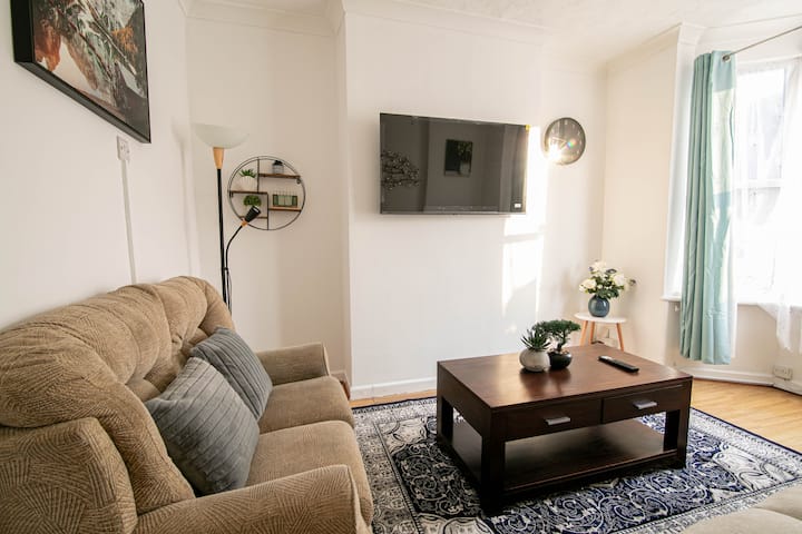 3 Bed Stylish & Spacious Home, Sleep Up To 7 Ppl - Portsmouth