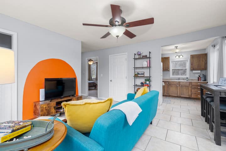 Clean And Cozy Suburban Retreat - Kansas City