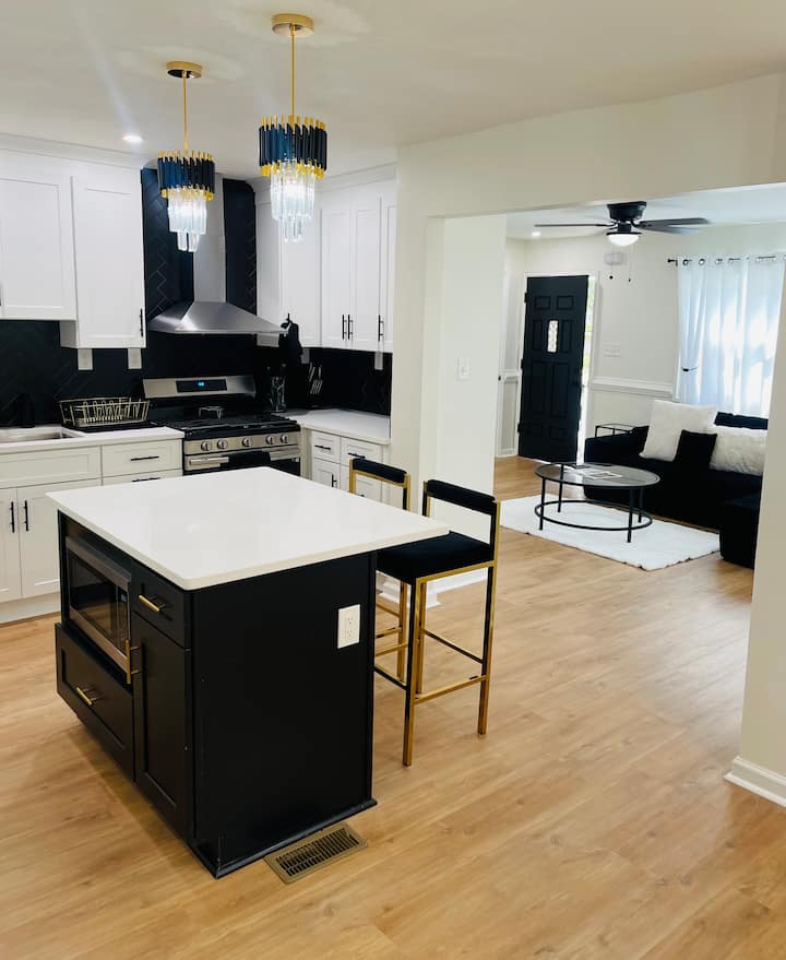 Cozy Atlanta Bungalow Hideway - Smyrna, GA