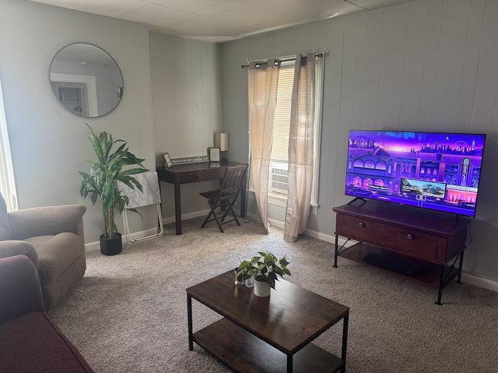 Cozy Home Away From Home! - Davenport, IA