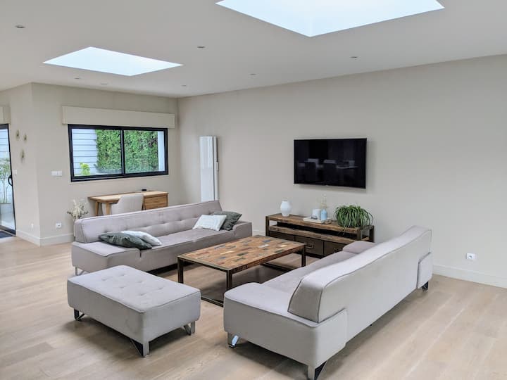 Maison Spacieuse Et Lumineuse, Parking Privé - Mouscron