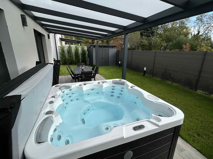 Waikiki Apartmanhouse With Jacuzzi - Siófok