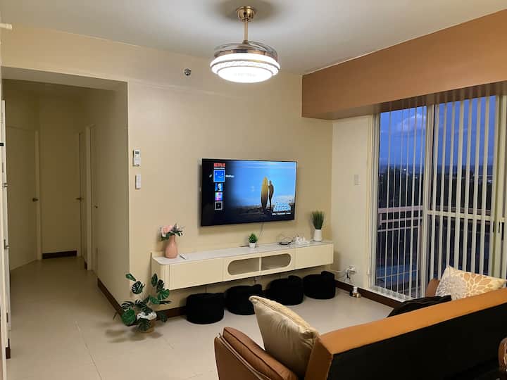 86 Sqm, 3br Condo, Free Prking, Wifi, Ntflx - Taguig