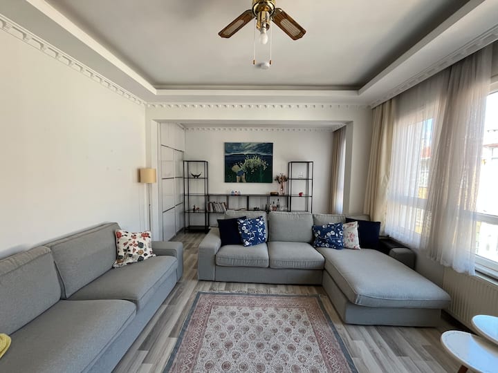 Bright Top Floor In Kadıköy - İstanbul