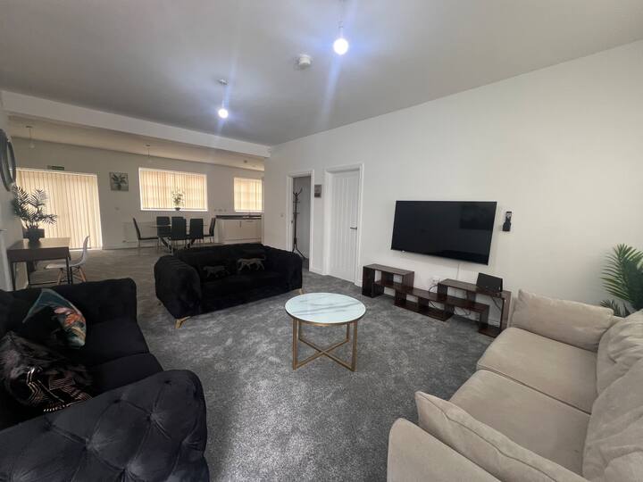 Clean & Comfy Work Stay | Leicester Home - Leicester