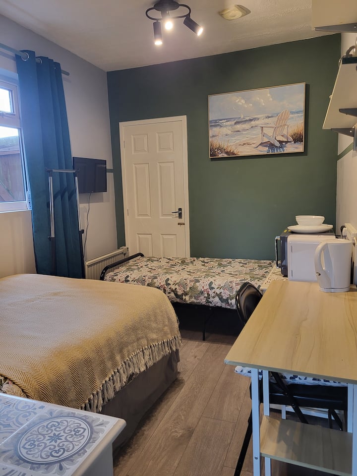 Economy Double/triple Family - New Milton