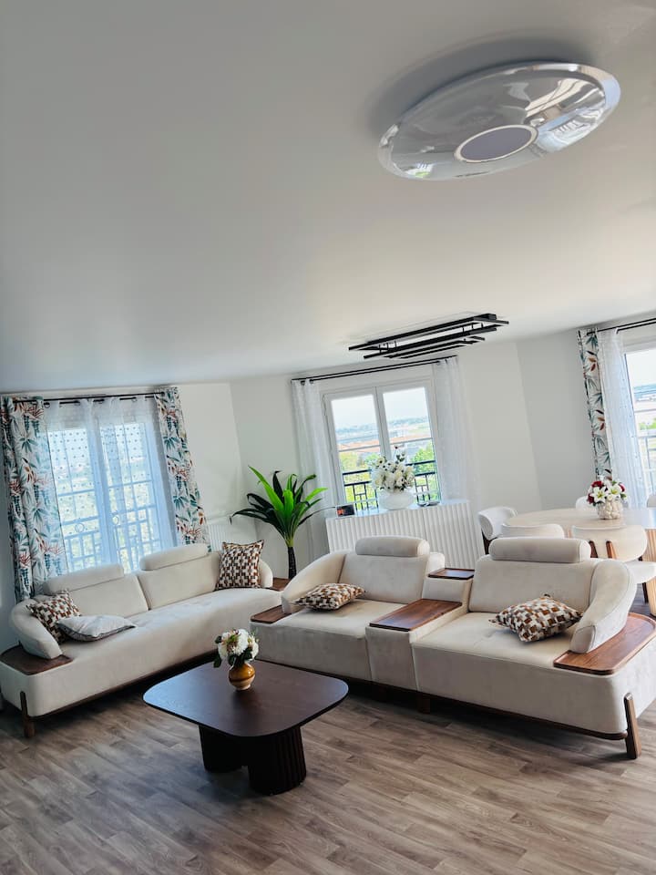 Chambre Dans Duplex Spacieux - Drancy