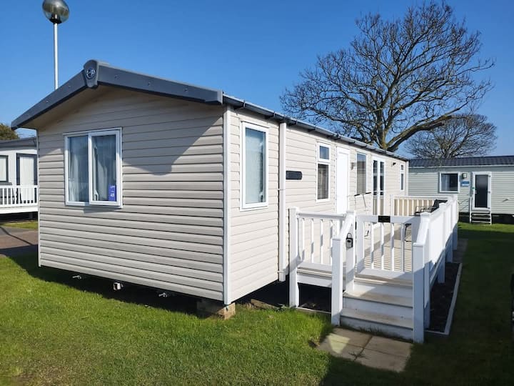 Lovely 8 Birth Static Caravan - Caister-on-Sea