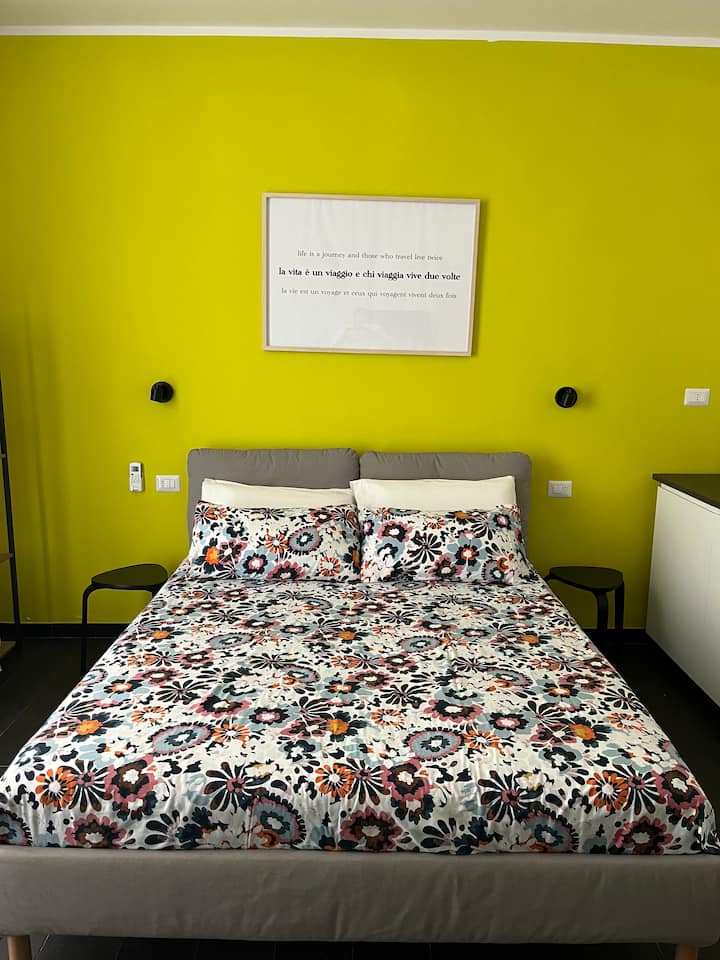 "Black Room & Breakfast -Room 3" - Bari