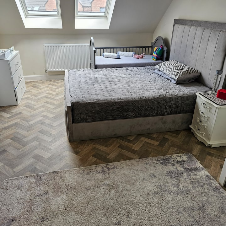 Mini Villa | Sleeps 7 + Garden - Luton