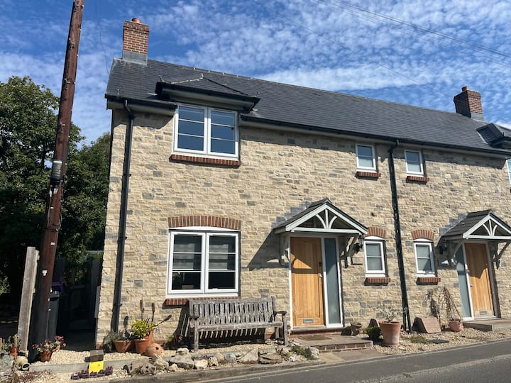 A Coastal Adventure With Cozy Cottage Comfort. - Dorchester