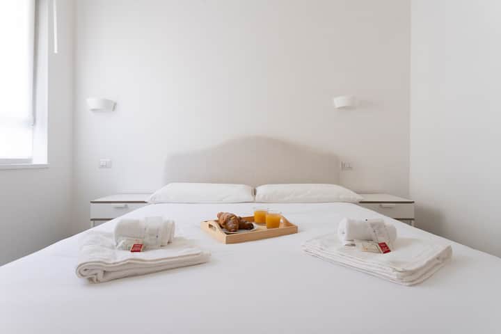 [2 Rooms, 2 Bathrooms] Luxury Garibaldi Apartment - Milan