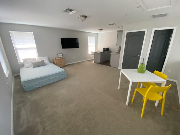 Beautiful Lake Nona Studio Apartment - Lake Mary Jane, FL