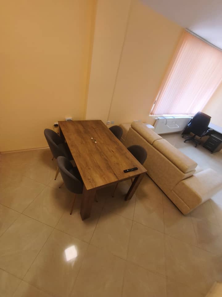 самостоятелен апартамент партер с отделен вход - Sliven