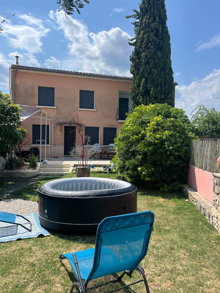 Villa Avec Jardin Et Terrasse En Centre Ville - Valréas