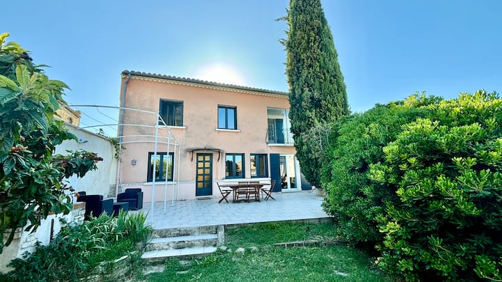 Villa Avec Jardin Et Terrasse En Centre Ville - Valréas
